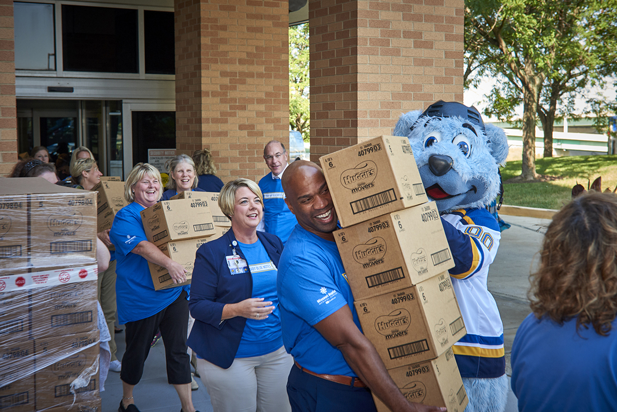 MoBap Donates 6,400 Packs of Diapers to St. Louis Diaper Bank